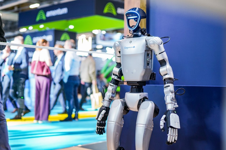 Industrial Robotics for Intelligent Manufacturing Solutions - Capgemini